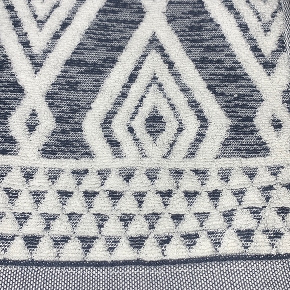 Common Thread | Bath | Common Thread 0 Cotton Bath Towel 27 X 51 | Poshmark